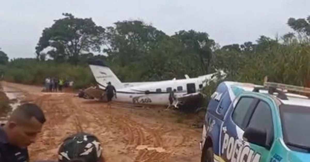 Plane plunges to ground in horror crash killing all 14 passengers on ...