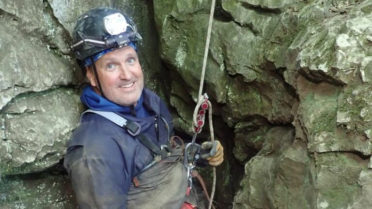 Record-breaking diver dies exploring deepest underwater cave in U.S ...